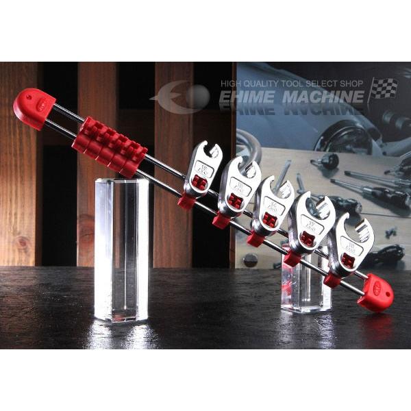 KTCから油圧配管のトルク管理に便利なクローフットレンチが登場！自動車や一般産業機械などの油圧配管に使用されているフレアナットの締め、緩め作業に最適です。特徴・口径部を二重六角にし、ナットへのアプローチが容易。・口径中心からドライブ中心まで...