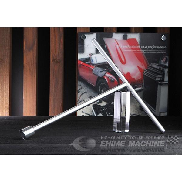 KTCのスタンダードT型レンチ。早回しに便利なT形レンチは、自動車整備工具としてはもちろん、バイクメンテナンスツール、サイクルツールとしても人気の商品です。■型式：TH-17■メーカー：KTC■全長：306mm■ハンドル幅：300mm