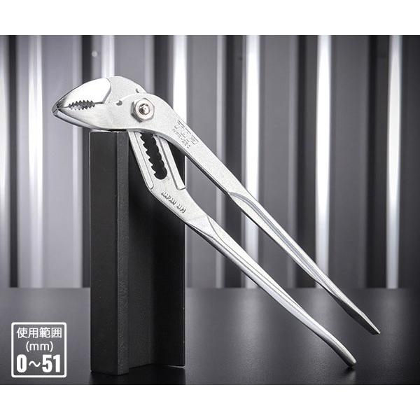 特長：口開き9段階調節で調節穴はノコ刃状のため、ガッチリとかみ合い外れる心配がありません。口部付け根が切刃になっています。用途：ガス・水道・エアなどの配管作業に。●最大口開き(mm)：51●全長(mm)：255●調整(段階)：9●色：シルバ...