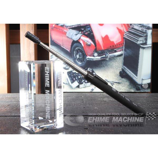 かゆいところに手が届く！！狭い場所に落ちてしまった、ボルト・ナット・工具などを簡単に拾いあげることができる、KTCのマグネットハンドです。磁石の外側に、樹脂製カバーを配置することにより、回りが金属の場所に落としてしまっても、目的の場所までス...