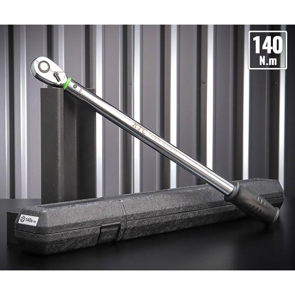 トルク設定が不要な140N・mのホイール取付専用のトルクレンチ！  ・カバーの色で設定トルクを簡単に判別することができます。（緑：140N・m）  ・締付け規定トルクに達すると、軽いショックが手に伝わり、「カチッ」という音で締め付け完了を確...