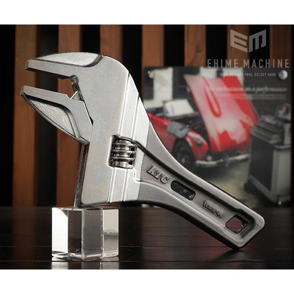 全長が短く、手のひらサイズで取回しが容易！狭い場所でも対象物へ簡単アクセス！従来の二面接触から三面接触になりガタをおさえた設計で、ボルトがなめにくく、安定した締め緩めが可能です。配管・水回りの袋ナットなどの大径ナットにも対応。ハンドル部には...