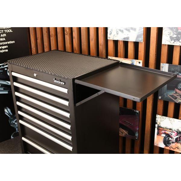 ツールキャビネット用オプション！　 サイドテーブル（ブラック）。 作業中に使用している、工具やケミカル品を置いておくことができるので便利です。 使用しない時は折りたたむことができます。 ボルトでしっかり固定できるようになっています。 国内で...