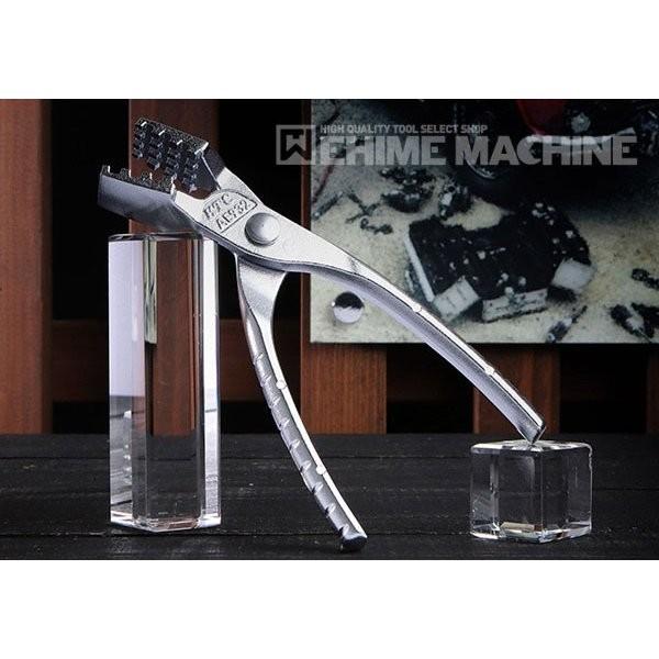 ウォーターライン整備に強い味方！パイプ等を避けてさらに奥まで！グリップ、歯部ともにAE931(AE92後継機)よりもコンパクト。先端に35°角度をつけることで、パイプやステーを避けて奥まで差込み、作業が可能になりました。山形エッジを碁盤目状...