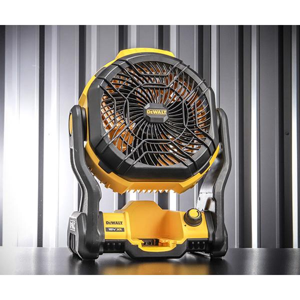 【仕様】定格電圧(V)：DC18回転数(回転/分)：0-3,000風量(m3 / 分)：18角度調節(°)：0-180(14段階)質量(kg)：2.7(充電池含まず)メーカー名：DEWALT（デウォルト）メーカー品番：DCE512N-XJ商...