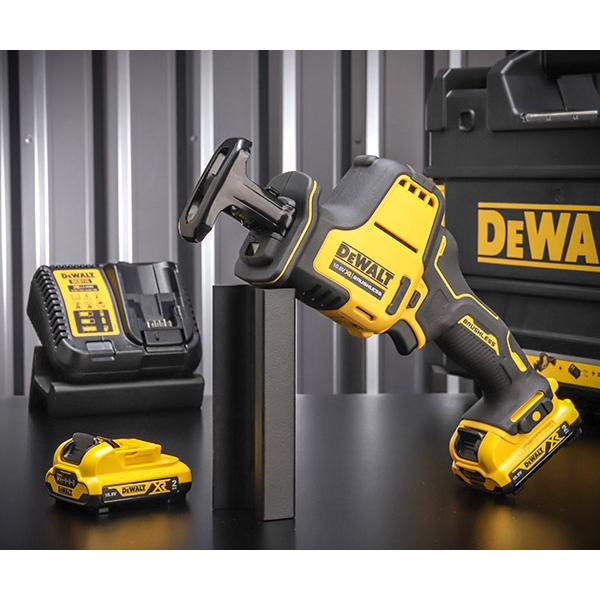 DeWALT 10.8V ブラシレス・コンパクトレシプロソー！軽量コンパクトモデル！工具不要でブレード交換が可能なワンタッチのクランプ方式。暗所での作業にも便利な、LEDライトを搭載！可変速度トリガーで速度の制御が可能です。ブラシレスモータ...