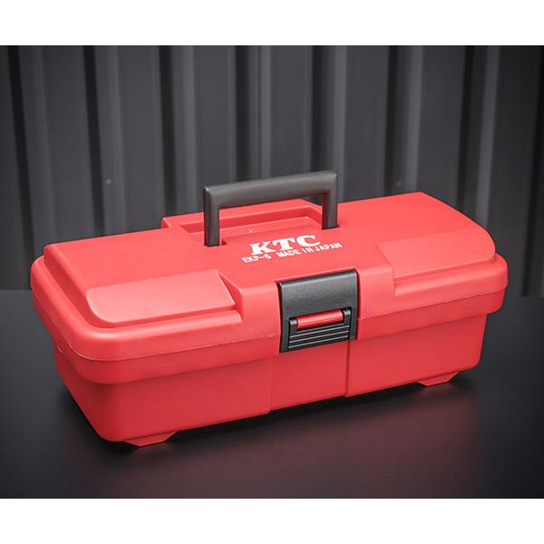 KTCの工具箱。軽量プラハードケース！工場内での工具の分類や、使う工具だけを入れて作業場所に持ち運ぶのに便利な片開きタイプの樹脂製ケースです。出張修理用工具箱としてや、電動工具入れ、車載工具用ケースなど、あらゆる用途で活躍します！衝撃性・耐...