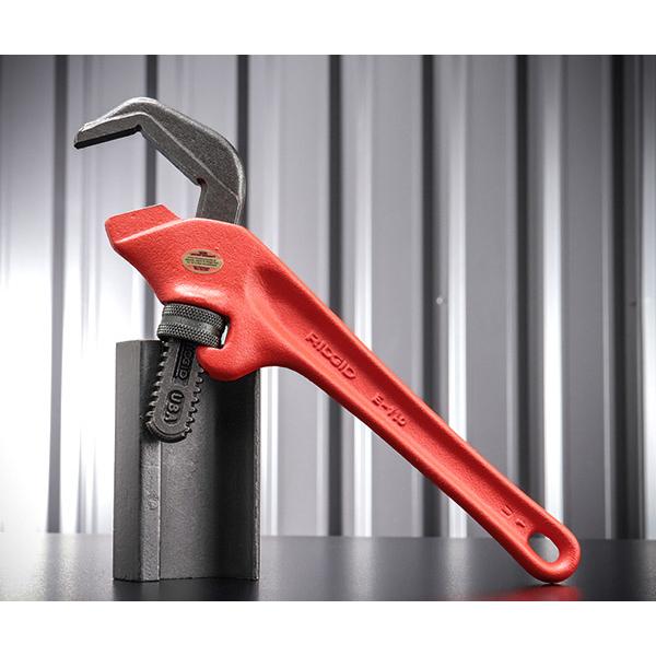 六角形のジョーが六角ナット、四角ナット、ユニオンナット、バルブ、パッキンナットなどをあらゆる角度から確実に掴みます。開口部がとくに広くなっているため、シンクや浴槽の配水管ナットを締め付けるのにも最適です。薄くて表面の凹凸のないジョーは、狭い...