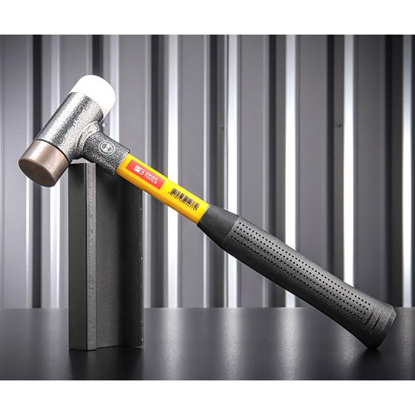 ディスクが内蔵されたヘッドは、インパクトの瞬間にディスクが打撃面方向へ移動することで反動を打ち消し、打撃力だけを伝えます。  ヘッドセンターは、一般的な小球の入ったタイプのものより頑丈に作られています。  両側がそれぞれ「スチール」と「ナイ...