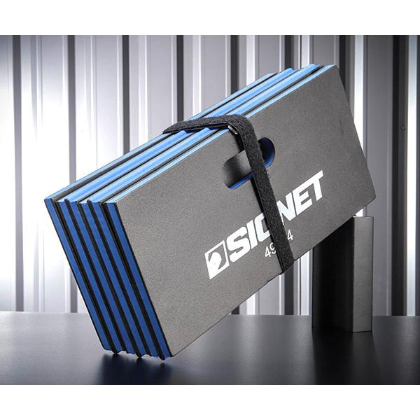 片面にEVA加工をしており、背面に合わせると滑らかに作業が出来ます。厚みは20mm。薄い仕様になっており、狭い箇所での作業は一層使い易いです。折畳に便利なファスナーテープ付。足裏以外の身体が地面と接する作業時に。【仕様】小さく畳んで大きく使...