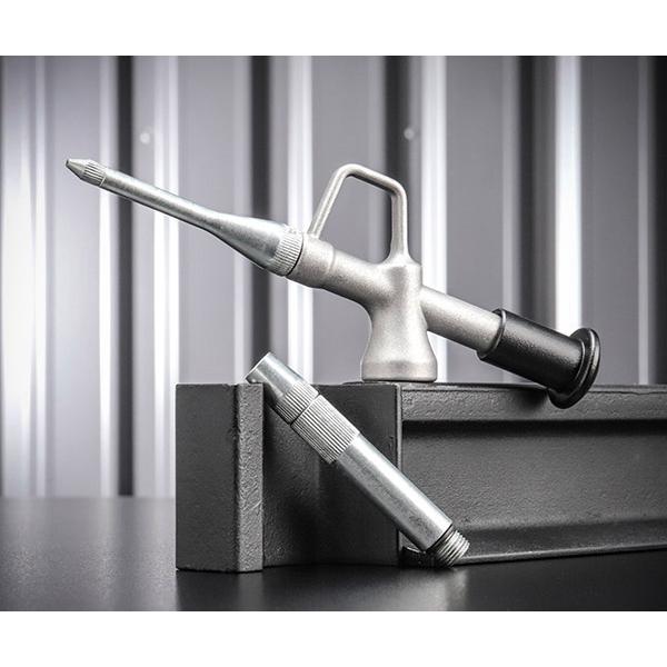 片手操作が可能なミニグリスガンです。気密性が高く、最後までグリースを使い切ることが可能です。吐出量の異なるレギュラーノズルとスマートノズルの2種類の構成になります。作業箇所によって使い分けすることが可能です。市販品のジャバラグリース、チュー...