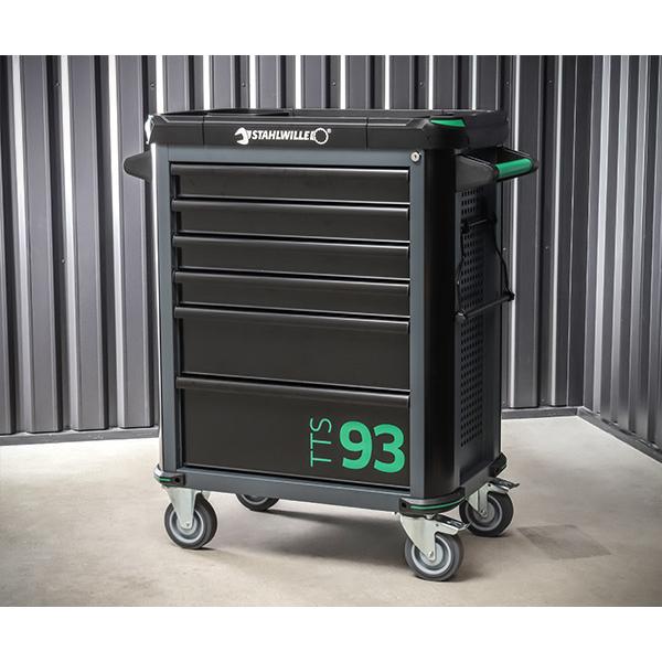 横型シリンダー錠と折り畳み式キーを採用したセントラルロッキング。ラップアラウンドバンパー。耐久ABSプラスチック樹脂製部品用トレー付き。耐油・耐酸性ホイール。車輪は汚れや繊維の侵入を防ぐベアリング保護機能付き。ベアリング入り引出しは簡単に取...