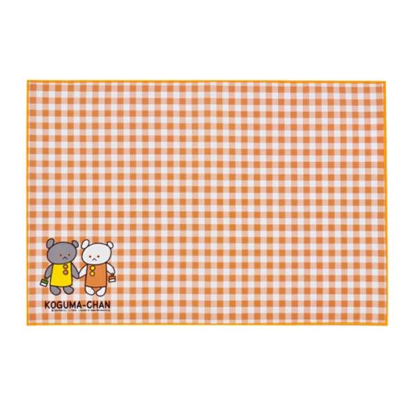 大人気「こぐまちゃんえほん」シリーズより、こぐまちゃんとしろくまちゃんのチェック柄が可愛いランチョンマットです。お弁当を包むのに便利なランチョンマット。縫製はしっかりとした日本製です。サイズは一般的な幼稚園や保育園の机の大きさに合わせてあり...
