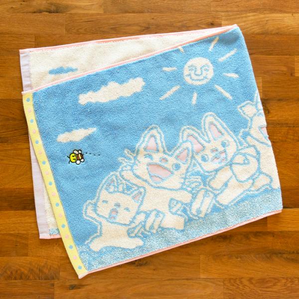 小さい子どもたちに大人気！　「ノンタン」シリーズのフェイスタオルです。青空の下のノンタンとなかまたちは、元気いっぱいでとっても楽しそう！　明るい笑い声や歌声まで聴こえてきそうです。ポイントはハチさんのアップリケ刺&amp;#32353;。全...