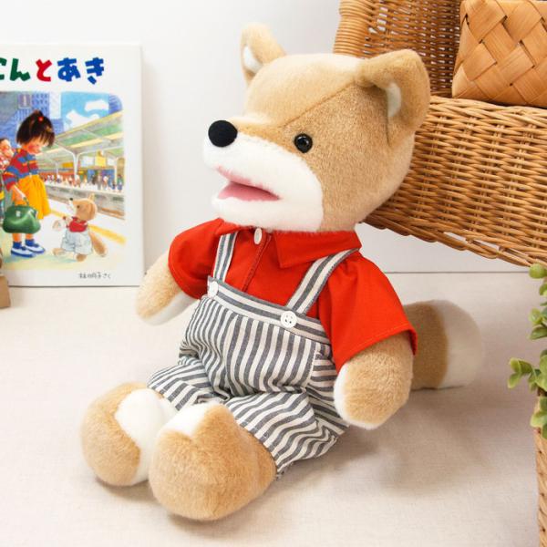 ※2025年9月より、お洋服（サロペット）の縞の色が濃い茶色へリニューアルしています＞「こんとあき ぬいぐるみ こんS」はこちら！<hr />長く愛され続けている、林明子の名作の1つ『こんとあき』。あきが赤ちゃんのときからずっと...