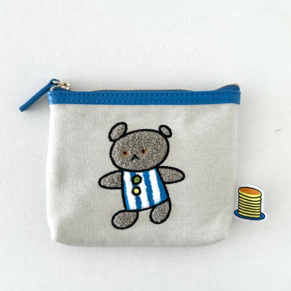 人気絵本「こぐまちゃん」シリーズのポケットティッシュポーチです。サガラ刺繍のしろくまちゃんがとってもかわいいデザイン。ファスナー付きのポーチになっているので、リップや絆創膏、薬などの小物を持ち運ぶのに便利です。ポーチの側面にポケットティッシ...