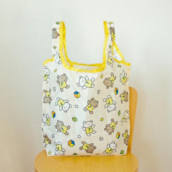 人気絵本「こぐまちゃん」シリーズのエコバッグです。”ちょっとそこまで”の買い物に便利なサイズ感。ポケットに袋部分を収納できるので、コンパクトに持ち歩くことができます。【サイズ】H500×W300×D130mm【素　材】ポリエステル絵本/わか...