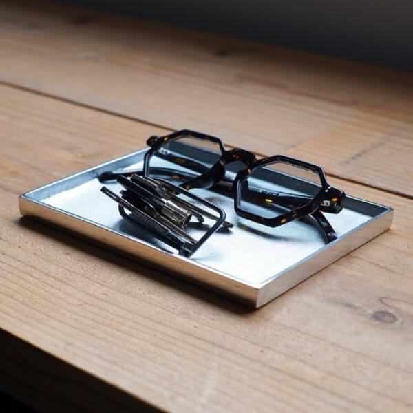 Aluminium Tray Rectangle - Large アルミニウムトレイ レクタングル Lサイズブランド Detailサイズ 幅15.5cm 奥行11.6cm 高さ1.1cm素材 アルミ（鋳物）多目的に使える、シンプルなアルミ製...