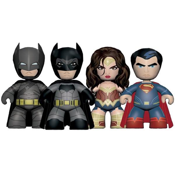 ■メーカー：MEZCO TOYZ■商品分類：ブロックスタイルフィギュア■映画：『バットマン vs スーパーマン ジャスティスの誕生』■キャラクター：バットマン／スーパーマン／ワンダーウーマン■サイズ：各全高:約50mm■可動ポイント：5箇所...