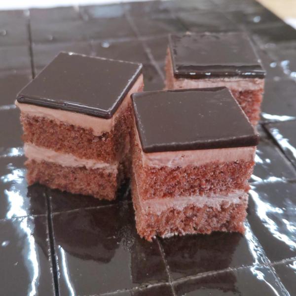 ※メーカー都合によりパッケージ等の外装面で異なる場合がございますので、あらかじめご了承くださいませ(免責) 画像は見本(イメージ)です。画像内に写った期限は撮影時のものであり、お届けする商品は期限内となります。詳細な期限については直接お問合...