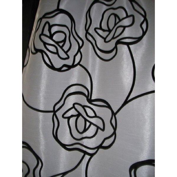 【発売日：2021年09月28日】　ブラック  のみあと2枚のみ   目隠し大きなバラ柄　　20センチ触り心地良い生地です