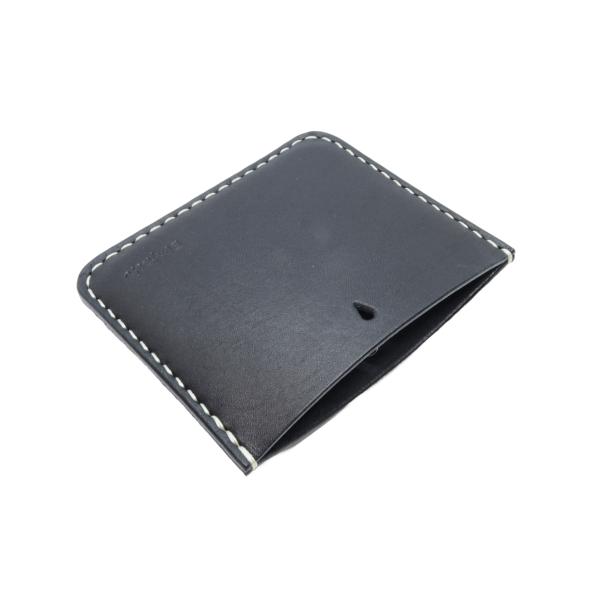 サイズ：約9.5ｃｍ×8ｃｍ生産：日本製素材：国産牛タンニンレザー数量：１個　状態：新品仕様：表面、裏面ともに本革100％工法：手縫い色：ブラックギボシタイプのベジタブルタンニン鞣しの姫路産レザーを100％使用したレシート専用ケースです。一...