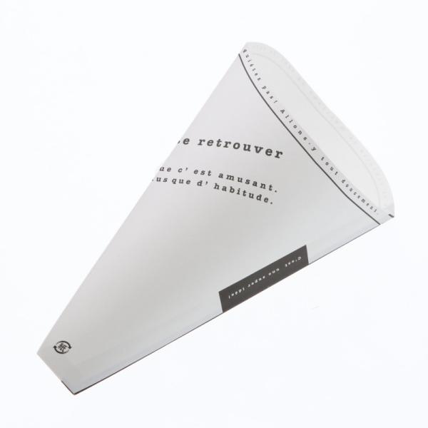 文化祭やバザー、お祭り、縁日など各種イベントで本格的なクレープ屋さんができる三角の袋です。１００枚単位でお求めいただけますので、飲食店関係の方にもおすすめです。■商品仕様商品サイズ：１２０×１９０ｍｍ材質：晒片ツヤ１００ｇ