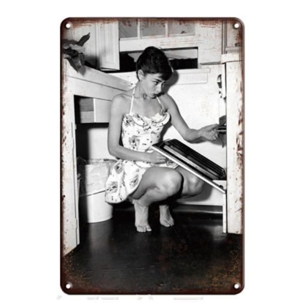 ■サイズ　20cm*30cm（30x40cmにオーダー可能です）。四隅に穴が開いているので飾り付けも簡単にできちゃいます！置くだけで、アメリカンレトロ、アメリカンヴィンテージな空間をお手軽に演出できます。インテリアおしゃれ雑貨として大人気の...