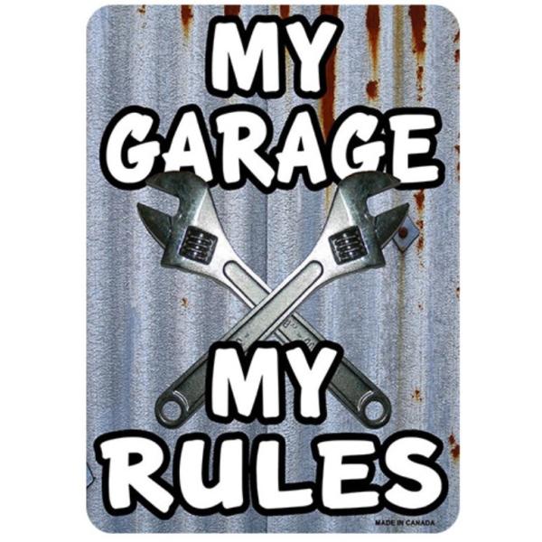 ■サイズ　20cm*30cm四隅に穴が開いているので飾り付けも簡単にできちゃいます！置くだけで、アメリカンレトロ、アメリカンヴィンテージな空間をお手軽に演出できます。インテリアおしゃれ雑貨として大人気のアメリカンサインボードです。アメリカン...