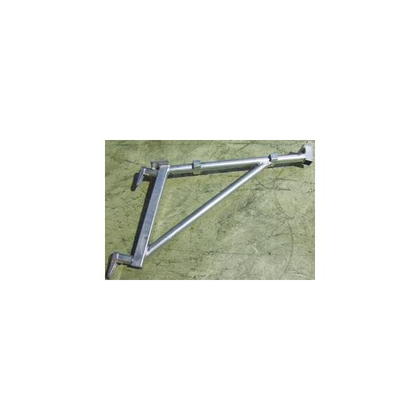 【定価】オープン【重量】9.8ｋｇ一側用簡易朝顔です。従来、パイプと足場板等で組立て していましたが、ビルダーアサガオを使用すればクサビ に打ち込み、コンパネを引くだけ。 危険性も減り、作業時間も短縮。 別途送料がかかります。お買い物ガイド...