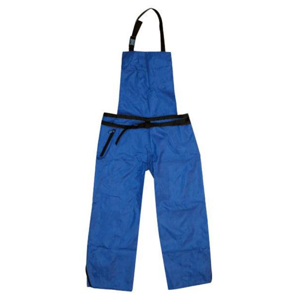 草刈作業中にズボンが草汁で汚れない！