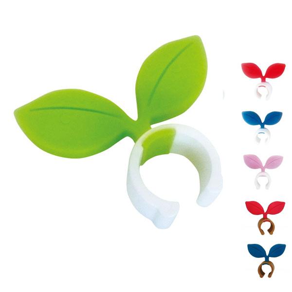 ●サイズ／53mm×63mm×25mm●対応する杖の太さ／直径19mm〜20mm●重さ／10g●材質／ホルダー部品：ナイロン樹脂、フック部品：エラストマー樹脂●生産国／日本●カラー／　グリーン　ピンク　ブルー　レッド　ブルーベージュ　レッド...