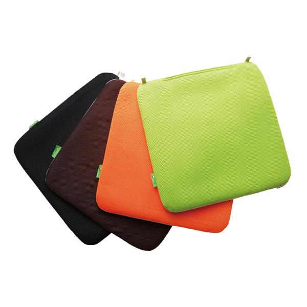 ●サイズ／幅42×奥行42×厚さ1.5cm●重さ／約250g●材質／　カバー表面Wラッセル・中材Wラッセル：ポリエステル100％　底布パイル：綿100％（耐熱ポリウレタンラミネート）●付属品／固定用の紐●生産国／中国●洗濯機可●脱水機可（ネ...