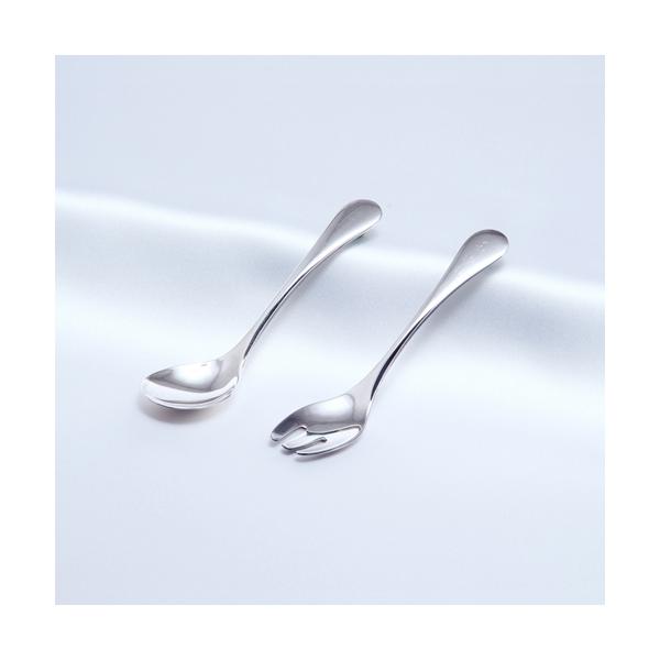 喜ばれる出産祝い。日本の職人が作る銀のスプーン＆フォーク　純度95％、かたちが可愛いロングセラーです。どんどん使って傷が付いてこそ本当の記念の品になります。食事の度に使って欲しい逸品です。プレゼントに最適包装下記の中からお選び下さい。1. ...