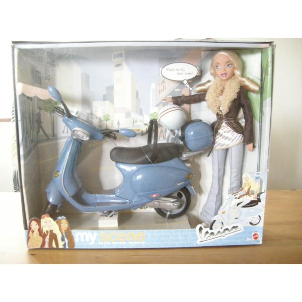 アメリカ中古品マテル　My Scene Doll　　2003年製39.5×32.5×9cmイタリアのスクーター　ベスパとドールのセットですマテルはバービーの会社ですのでお人形の雰囲気はバービーに近いです箱はやや経年感がありますが未使用ですの...