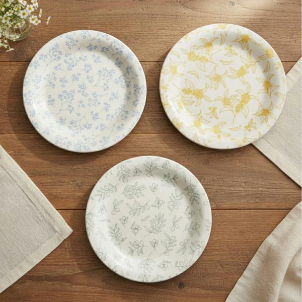 商品説明 温かみのあるオフホワイトのベース色に、落ち着いた色合いの植物柄をデザインしたプレート。やわらかなカラーで描かれた柄が、食卓にさりげない彩りを添えます。朝食のパン皿や、デザート、おやつタイムにもぴったりなサイズ感。優しい雰囲気で、ど...
