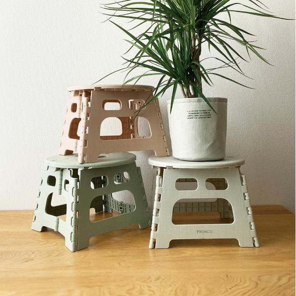 商品説明 お部屋に植物を手軽に飾れるフラワースタンド。シンプルで洗練されたデザインなので、どんなインテリアにも溶け込みます。移動や設置が簡単で、リビングや玄関、ベランダなど、あらゆる場所にフィットします。また、安定感もあるので、植物を安心し...