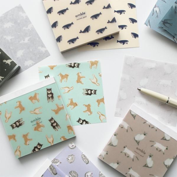 商品説明 表と裏が異なる質感の紙を仕様した、ほんのり透ける柄がかわいいメモパッド。表紙はトレーシングペーパー、本文紙は表面がざらざら、裏面がツルツルの紙を使用しています。紙の裏面に図案が印刷してあるので、オモテからの透け感が楽しめます。ラッ...