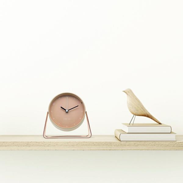 商品説明 NeXtimeの「Berlin Table」は、Jette Scheib（ジェット・シャイブ）が手がけたモダンで洗練されたデザインのアラームクロック。マット仕上げのメタルケースと繊細なディテールが美しく、トレンディなカラーのダイア...