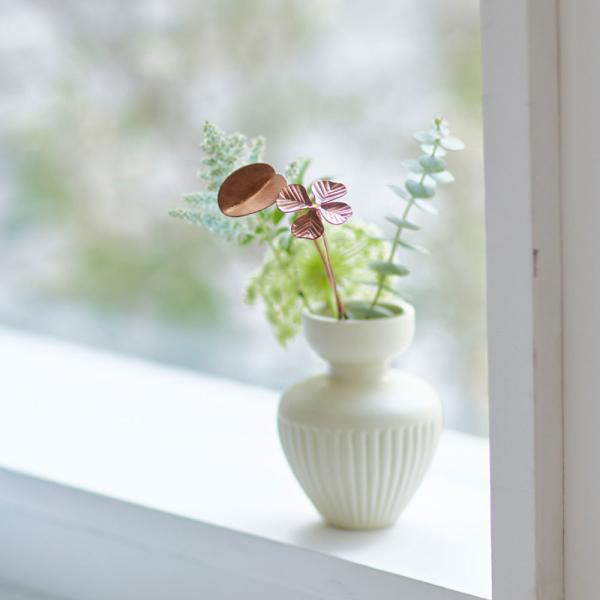 商品説明 水草のウォータークローバーとウォーターポピーをイメージして作ったコッパ?スティック。リアルな見た目なので、使っていない時にはそのまま飾ってインテリアにも。小さな花瓶に挿して使うことはもちろん、大きな花瓶に入れて水に浸けてご使用いた...