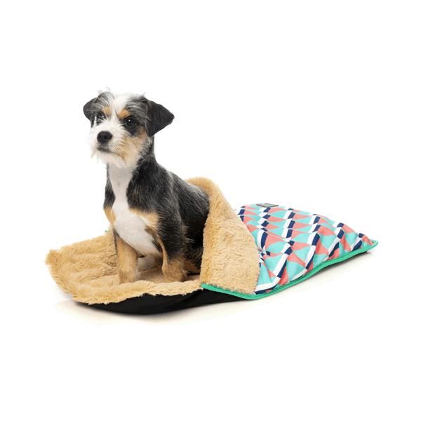 オーストラリアfuzzyard（ファズヤード）のおしゃれなカドラーベッドです。コクーン（Coccon）とは、繭のこと。繭に包まれるような安心した眠りを。ファズヤードらしい色や柄がインテリアにマッチします。小型犬、猫用。 サイズ:　約65×3...