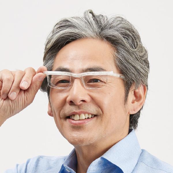 ダイヤルを回して簡単に度数調節 視力の変化に合わせて使えるメガネ左右にあるダイヤルを回すだけで、片眼ずつ簡単に度数が調節できるメガネ。軽度の近視（-4.0D）から遠視（+5.0D）まで、驚くほど広範囲に調節できます。年々進む老眼や、体調によ...