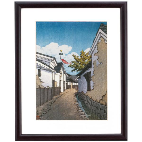 路地裏から見上げる、青空に泳ぐ鯉のぼり。日本人の心の中にある美しく懐かしい一景を、存分にお愉しみください。■ 川瀬巴水［略歴］明治16年、東京市芝区（現港区新橋五丁目）生まれ。25歳の時に鏑木清方の門をたたく。最初は年齢を理由に入門を断られ...