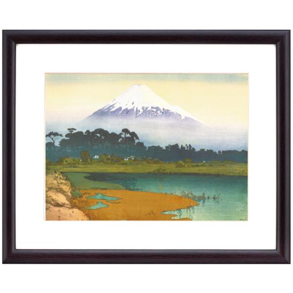朝日を浴びて現れた霊峰富士。柔らかに輪郭を描き、浮かび上がっているかのよう。自然の表情を心ゆくまでご堪能ください。■ 吉田博［略歴］1876年、福岡県生まれ。水彩画、油彩画、木版画と活動を拡げた。49歳で初めて木版画作品を発表。西洋の写実的...