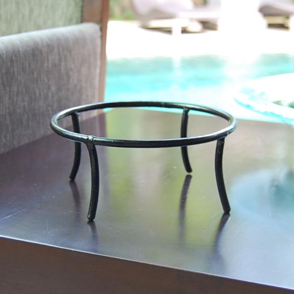 ■サイズ(cm)約 W 19 x D 19 x H 8.5※多少サイズは前後します。■素材アイアン■ご注意※ガラスの水盤は別売りです。※サイズ・形が写真と異なる場合があります。