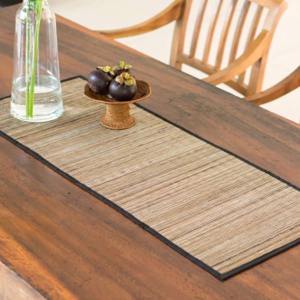 ■サイズ(cm)：約 W 90 ×D 35 ×H 0.3■素材：パームリディ■ご注意：・写真のテーブルランナーのみの販売です。・ハンドメイドのためサイズ・形が写真と異なる場合があります。・水洗いは出来ませんので、汚れた際は固く絞った布巾で速...