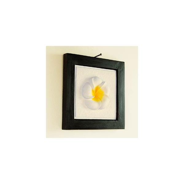 アジアン雑貨・バリ雑貨！高級リゾートホテルをイメージさせる、重厚感のある造花用の花瓶の形のアジアンオブジェ。天然素材のマホガニーを使用したマットな質感の美しい花瓶に仕上がっています。 アジアンな雰囲気にはもちろん、モダンなお部屋にもマッチす...