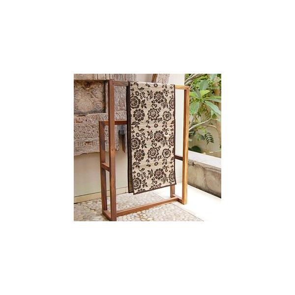 テーブルランナー　アジアン雑貨のテーブルランナーバリ島で見つけてきた、ブラウンの花柄とアジアンな模様がプリントされた落ち着いた印象のウォーターヒヤシンス製テーブルランナー。バリ島の天然素材の特性を生かした柔らかい質感のテーブルランナーは手の...