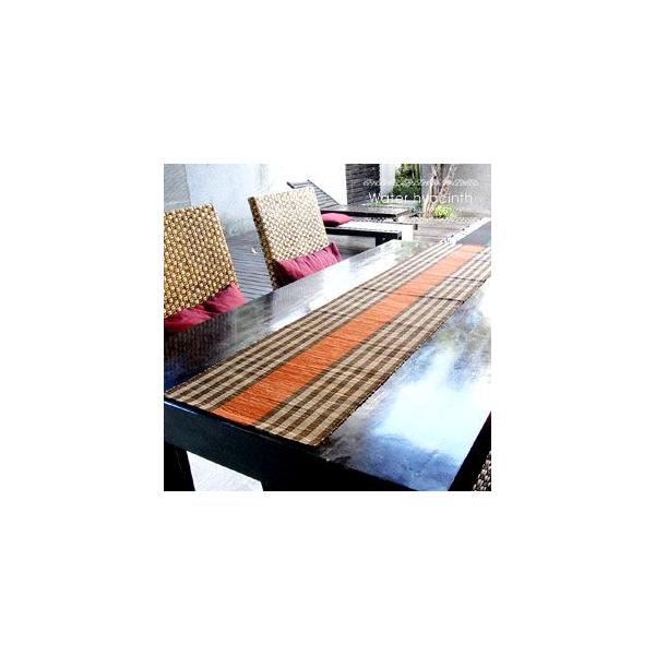 テーブルランナー　アジアン雑貨のテーブルランナーアジアン雑貨・バリ雑貨！ナチュラルなカラーが独特でアジアンな雰囲気たっぷりのアジアンテーブルランナー♪このテーブルランナーはウォーターヒヤシンスを乾燥させ、色の付いた糸をバリの職人が丁寧にハン...