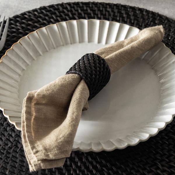 ■サイズ(cm)約W4.5×D4.5×H4.5※多少サイズは前後します■重量約50g■素材ラタン■生産国インドネシア■お手入れ・水洗いやつけ置きは出来ません。汚れた際は固く絞った布で拭いてください。・アルコール類は変色や剥離の原因となるため...